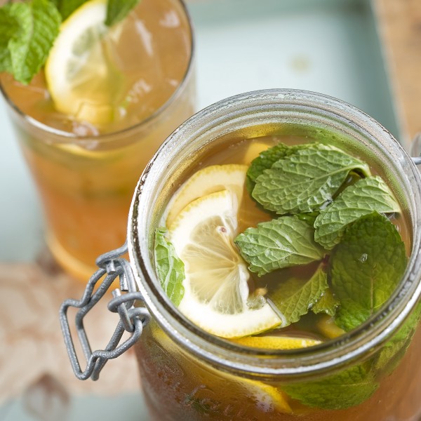 Lemony Spiked Sweet Tea | Emerils.com